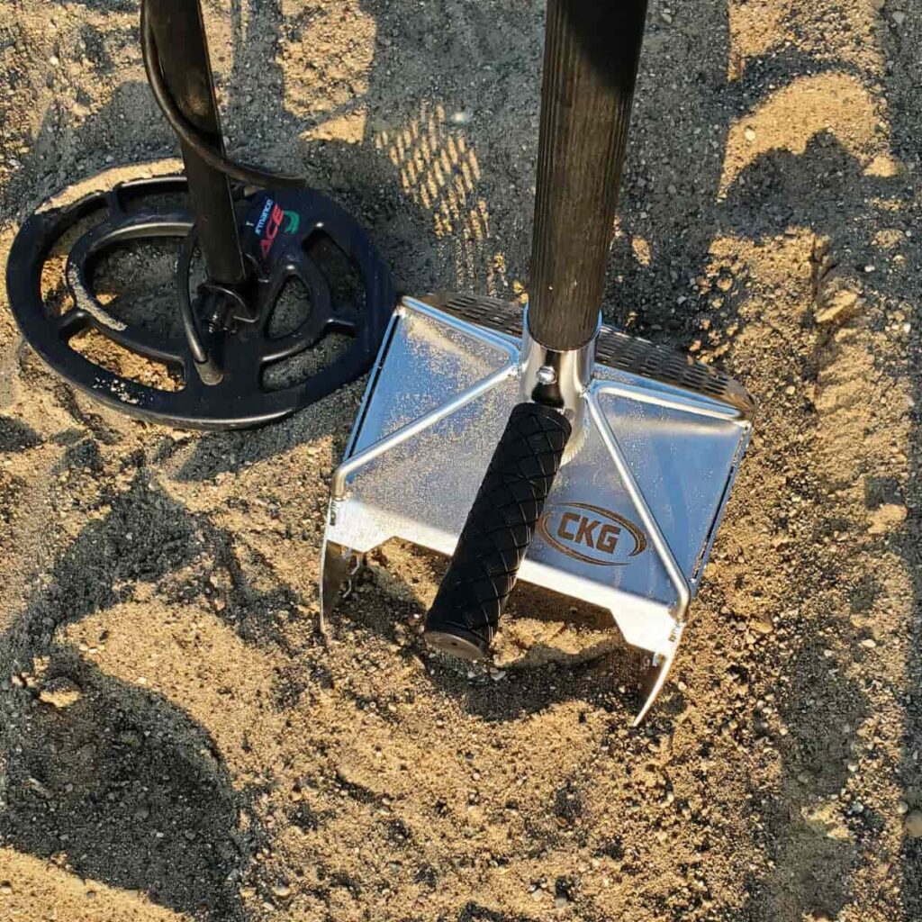 The Best Sand Scoops For Metal Detecting Beach Sand Sifting Metal 